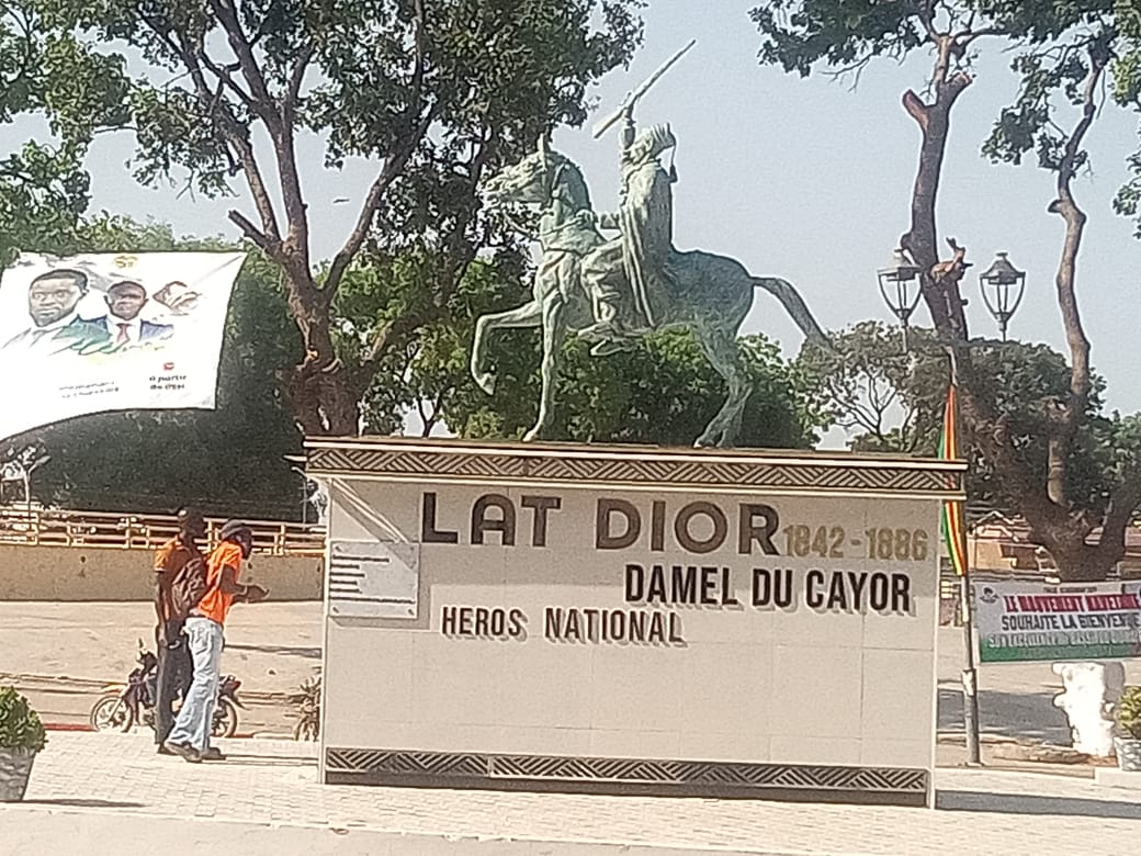 Mémorial Lat Dior à Thiès, Accueil et discours du président Bassirou ...